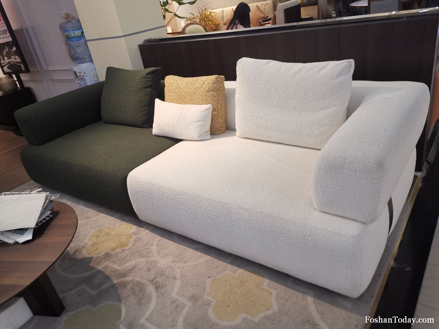 A Visit To a Modern Sofas Showroom In Foshan Market - Foshan Today
