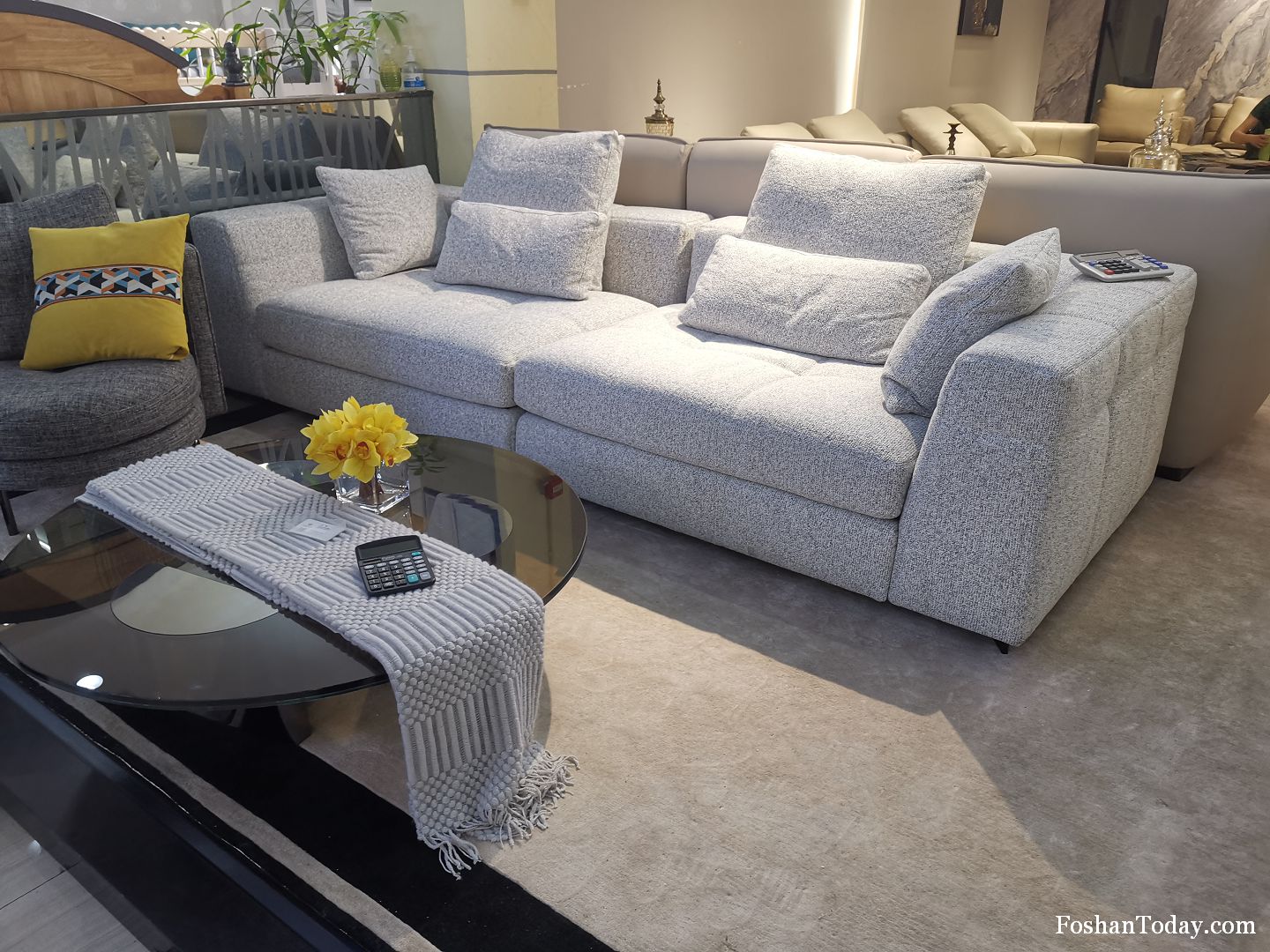 A Visit To a Modern Sofas Showroom In Foshan Market - Foshan Today