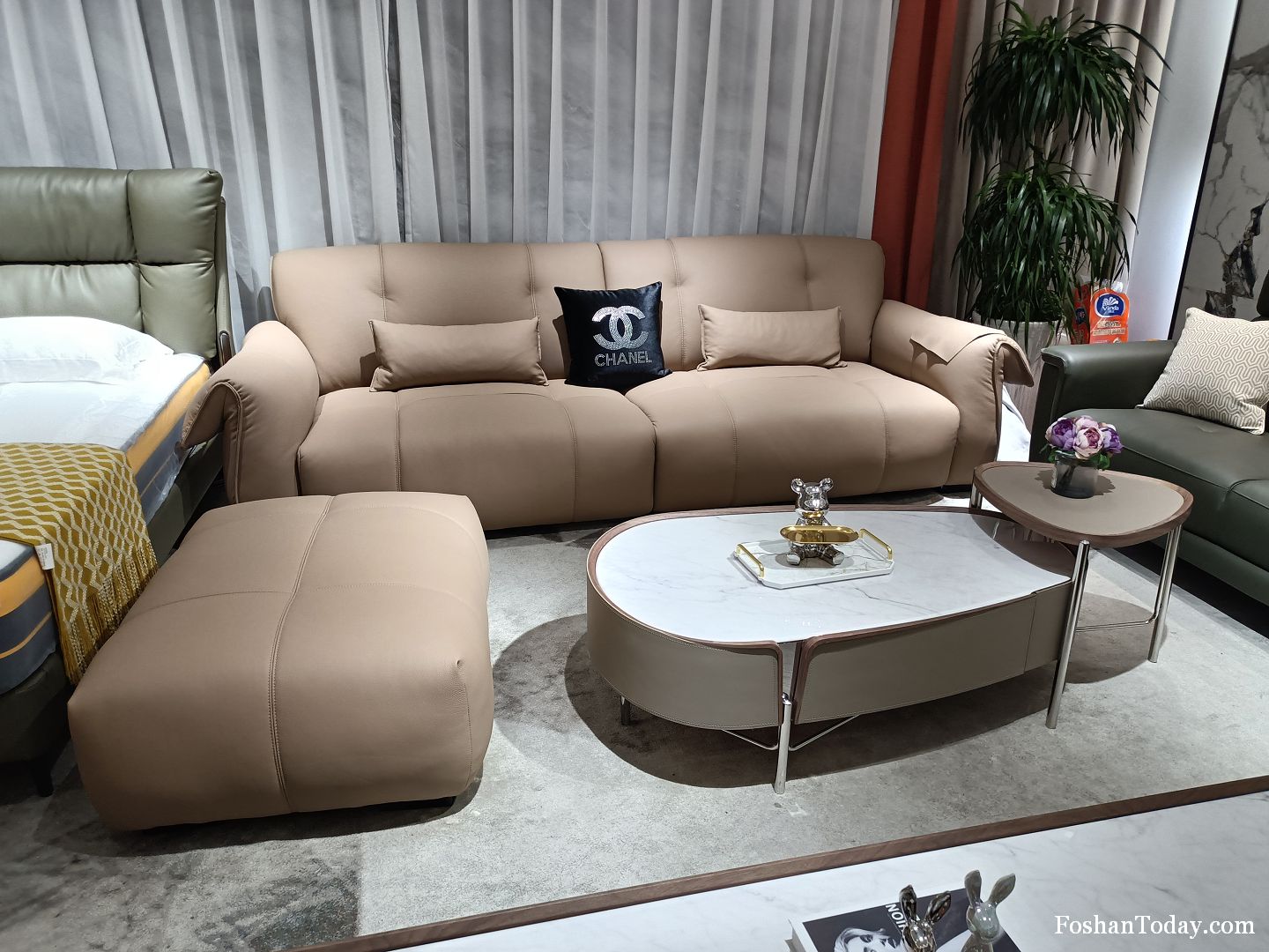 A Visit To a Modern Sofas Showroom In Foshan Market - Foshan Today