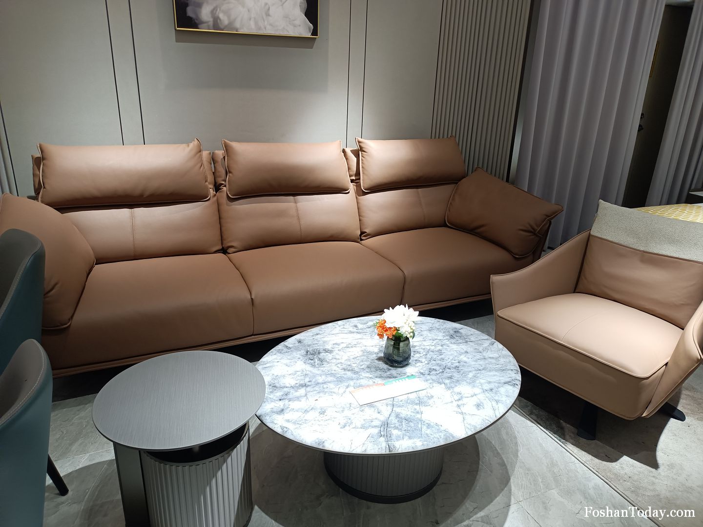 A Visit To a Modern Sofas Showroom In Foshan Market - Foshan Today