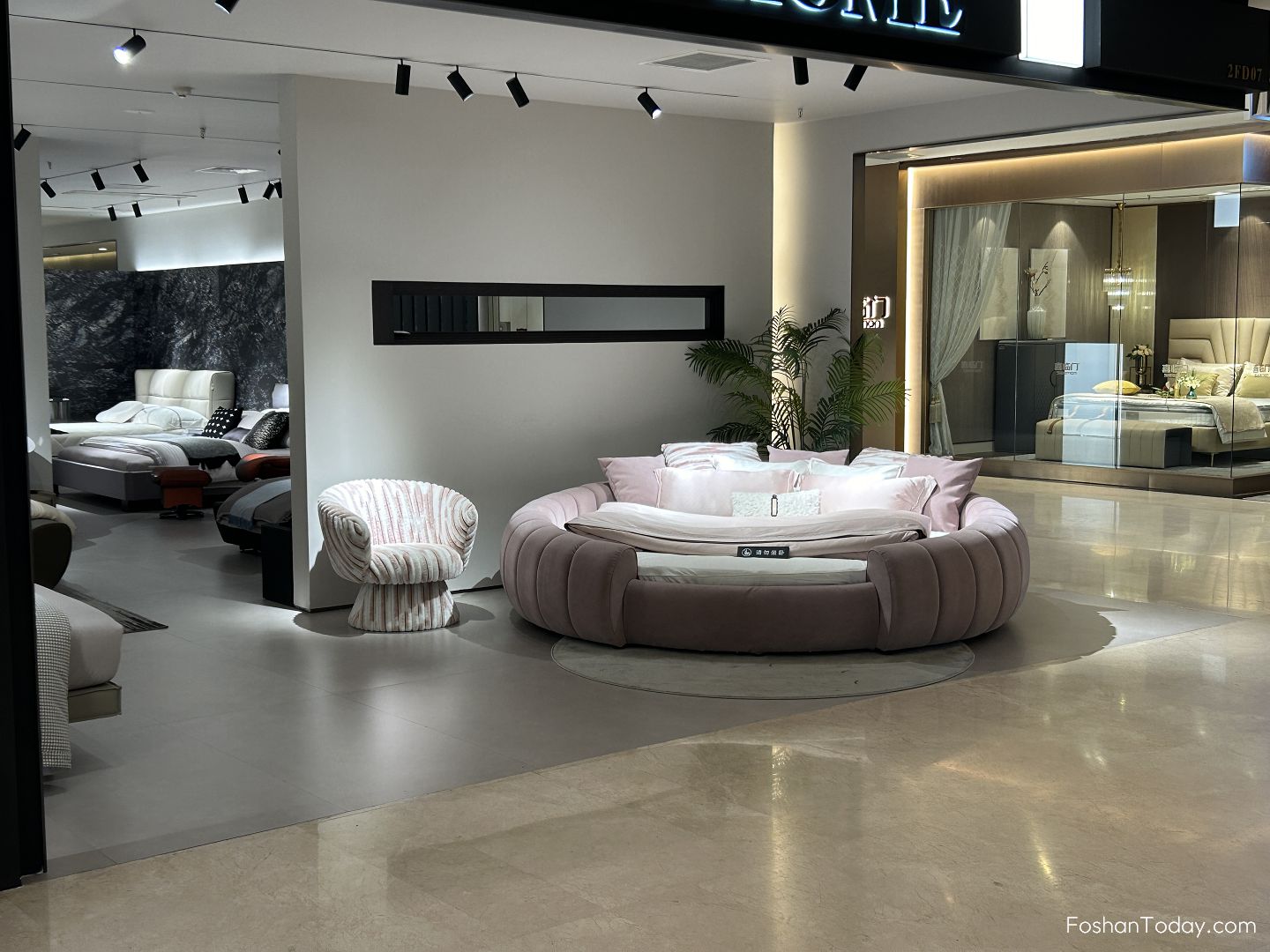 Louvre Furniture Mall - Foshan Today